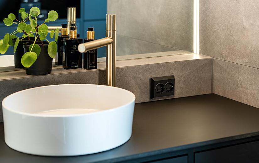 SG innfelt STIKKONTAKT, SORT – Elektro Solutions AS